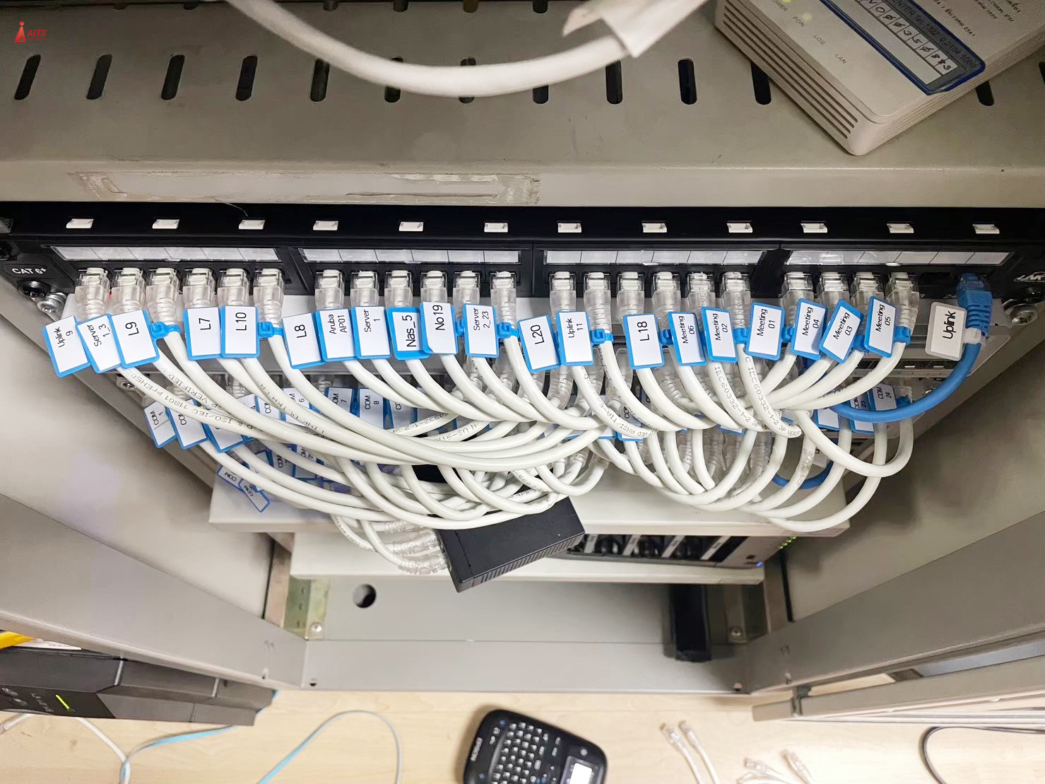 การเดินสาย LAN และการวางที่เก็บสายในอาคารพาณิชย์ในย่านชิดลม - AITSCCTV